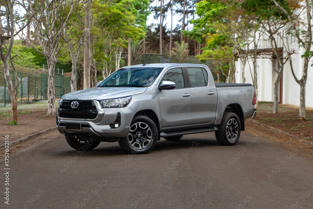 Front view three quarters of a silver Toyota Hilux SRV 4x4, modern ...