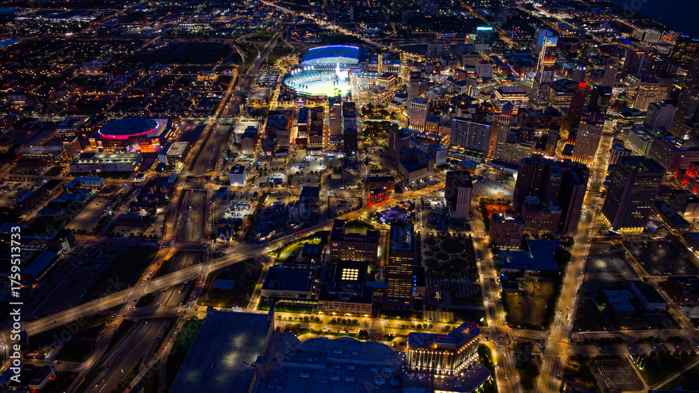 Photo Stock Detroit skyline aerial view at night. Drone night aerial ...