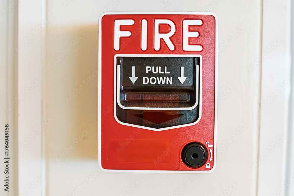 Stock-Foto „Fire alarm system notifier on wall background.Red wall ...