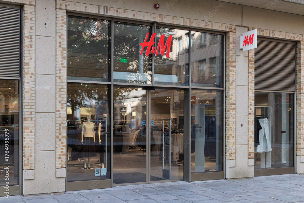 Exterior view of a H&M store in Utrecht, Netherlands, featuring the ...
