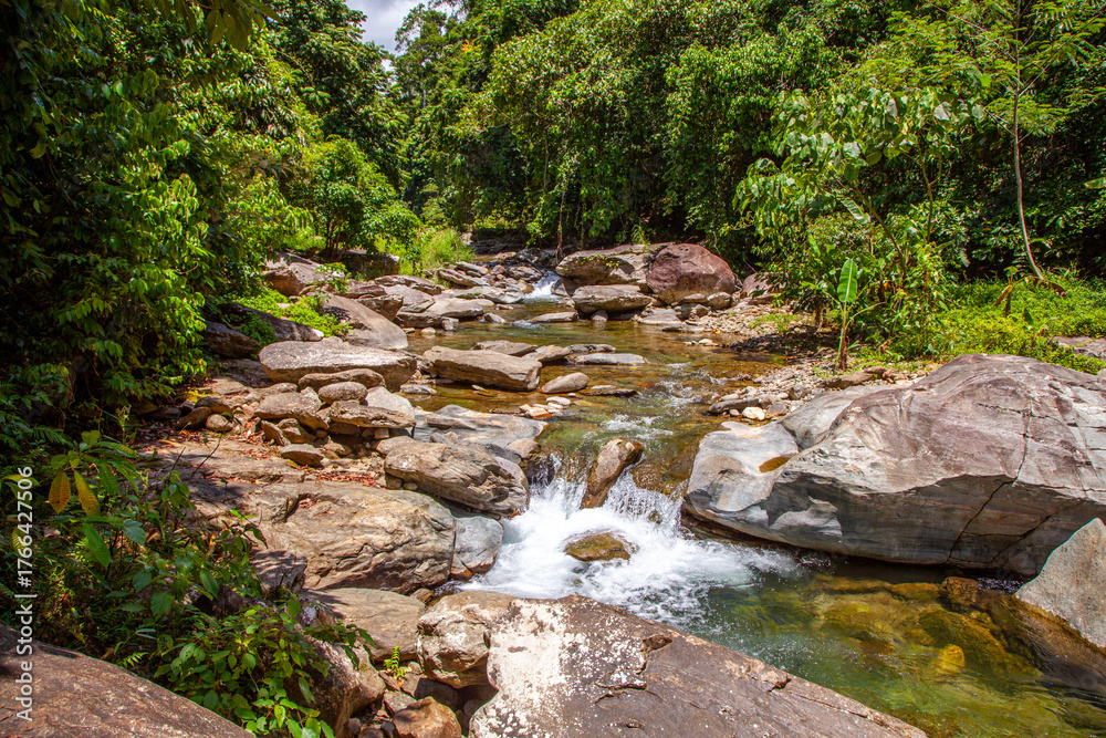 Foto de Stock Tukuran Falls. Set in the jungle, this natural attraction ...