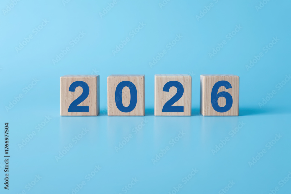 Stock-Foto „2026 Happy New Year. Wooden cube block change from 2025 to ...