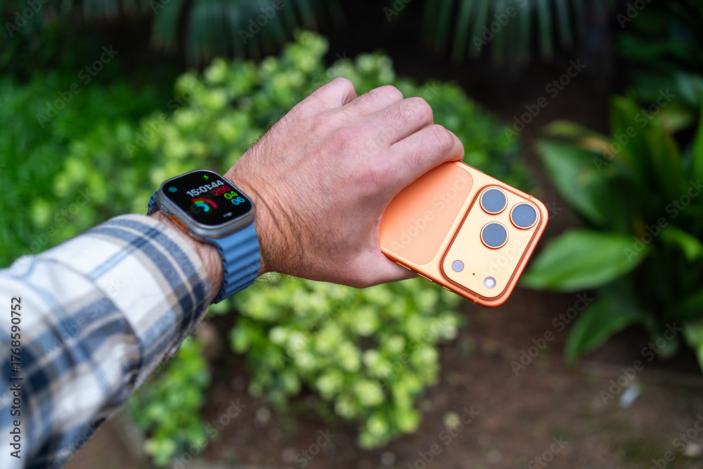 Photo Stock Tarragona, Spain - October 26, 2025: A close-up of an Apple ...