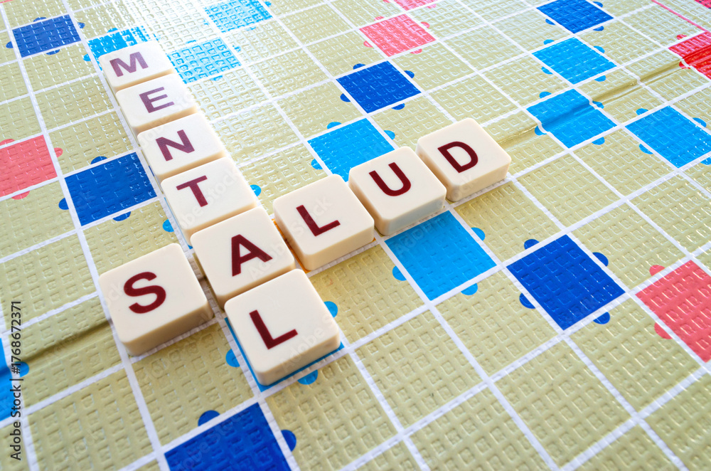 Стокове фото Salud Mental escrita con fichas de letras sobre juego de ...