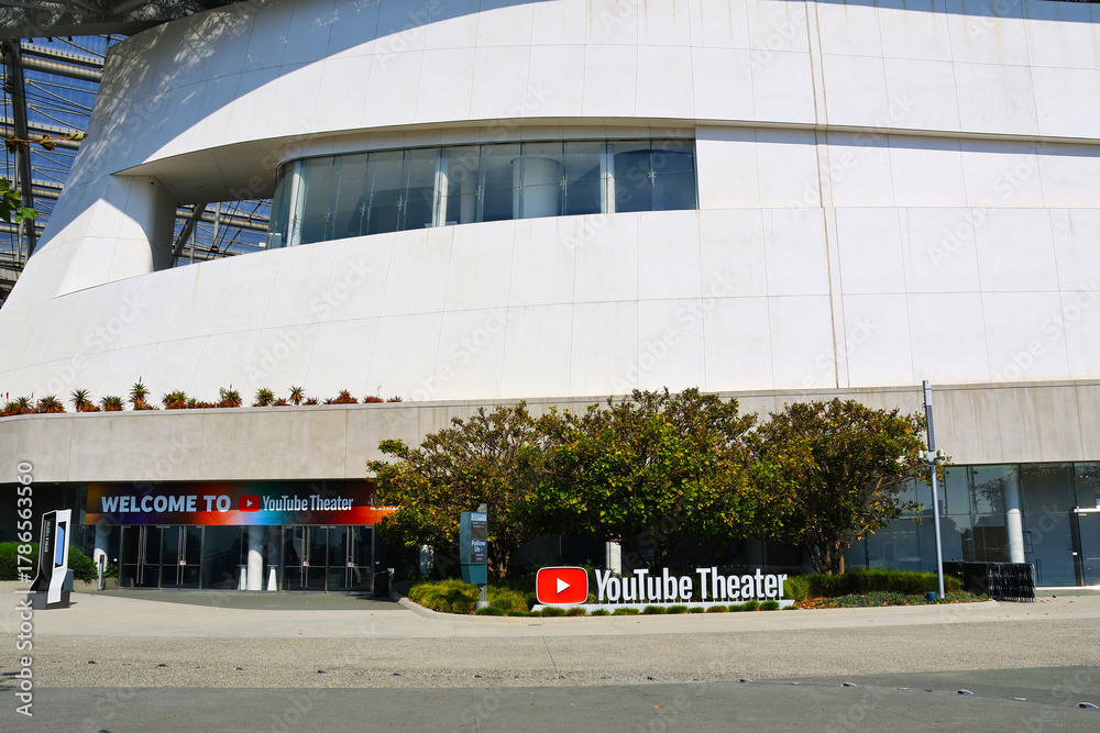 Photo Stock Inglewood, California – October 24, 2025: Exterior View of ...
