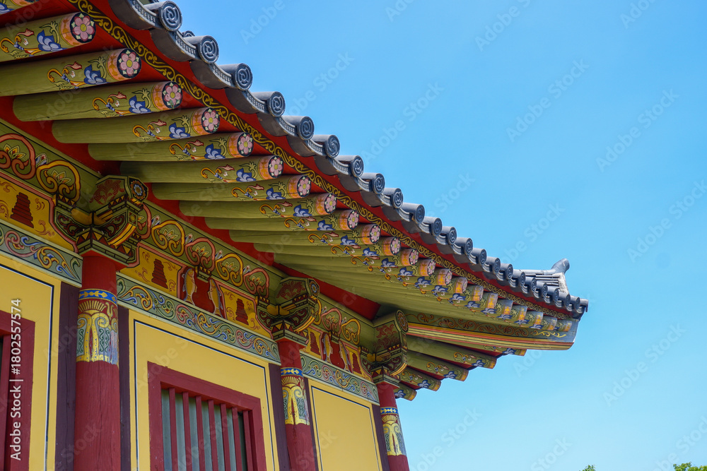 Korean style wall and roof, bukchon hanok villageTraditional Korean ...