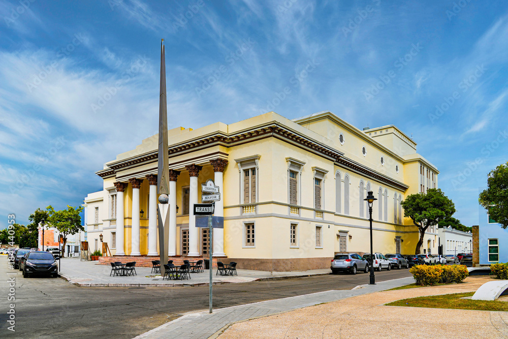 Foto de Stock Teatro La Perla (La Perla Theater), the oldest operating ...