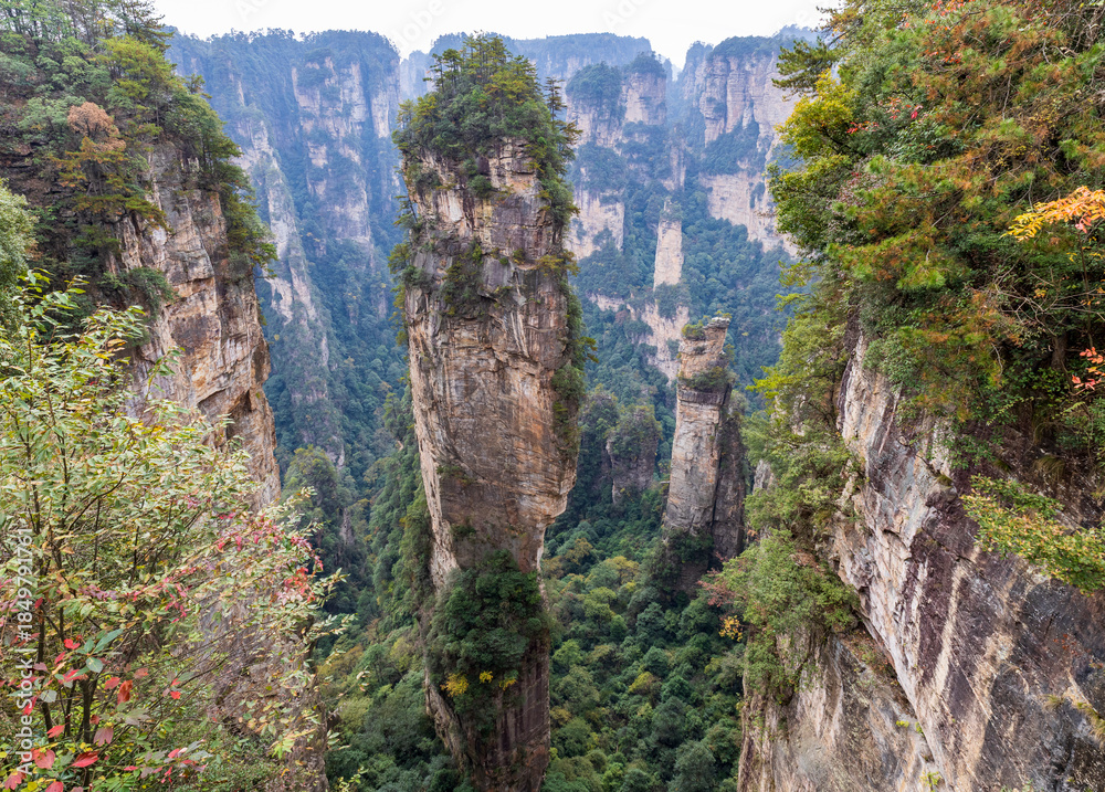 Rock arche inthe Tianzi Mountains (Avatars Mountains) in Zhangjiajie ...