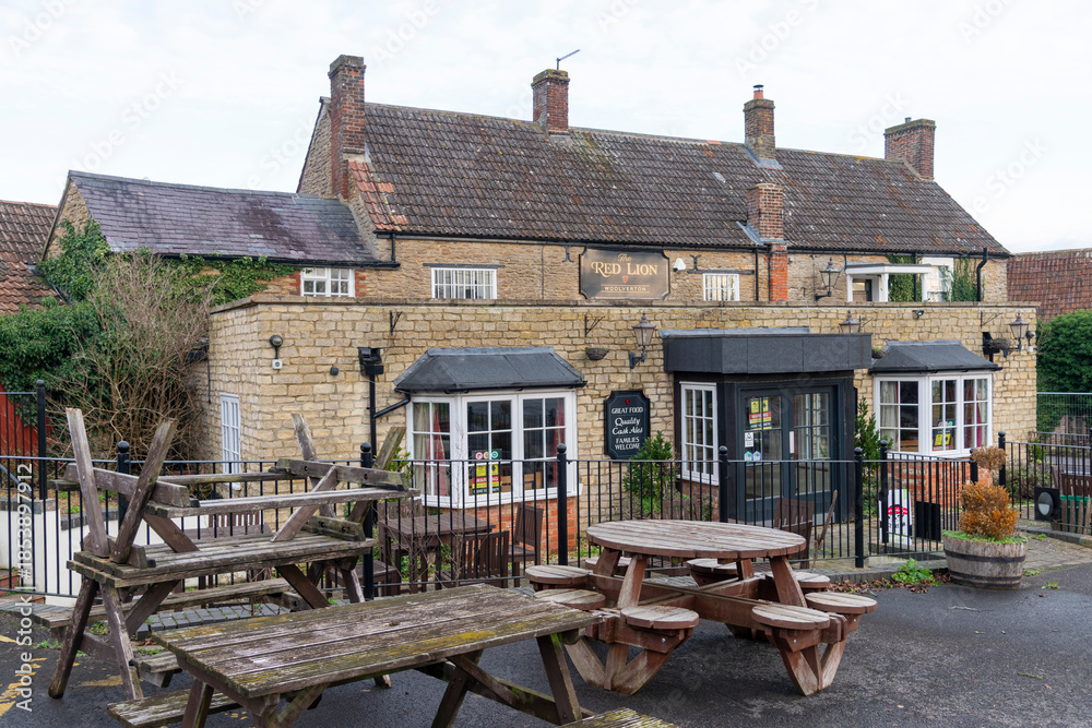 Photo Stock Woolverton,Wiltshire,UK, 16th December 2025 - .The Red lion ...