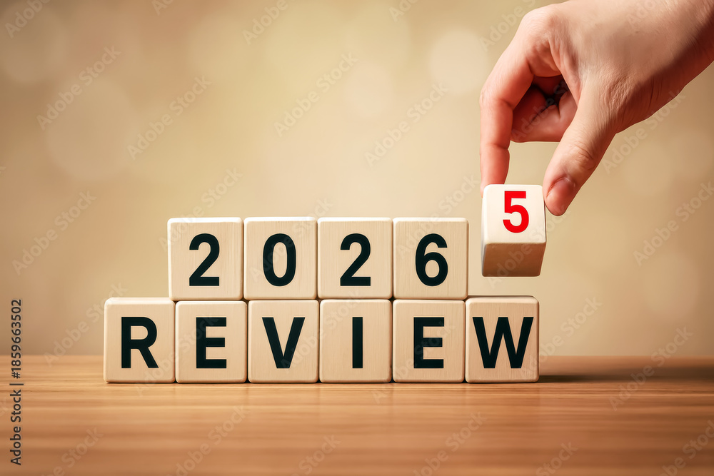 Stock-Foto „Hand Holding '5' Block Beside '2026 REVIEW' – Visual ...
