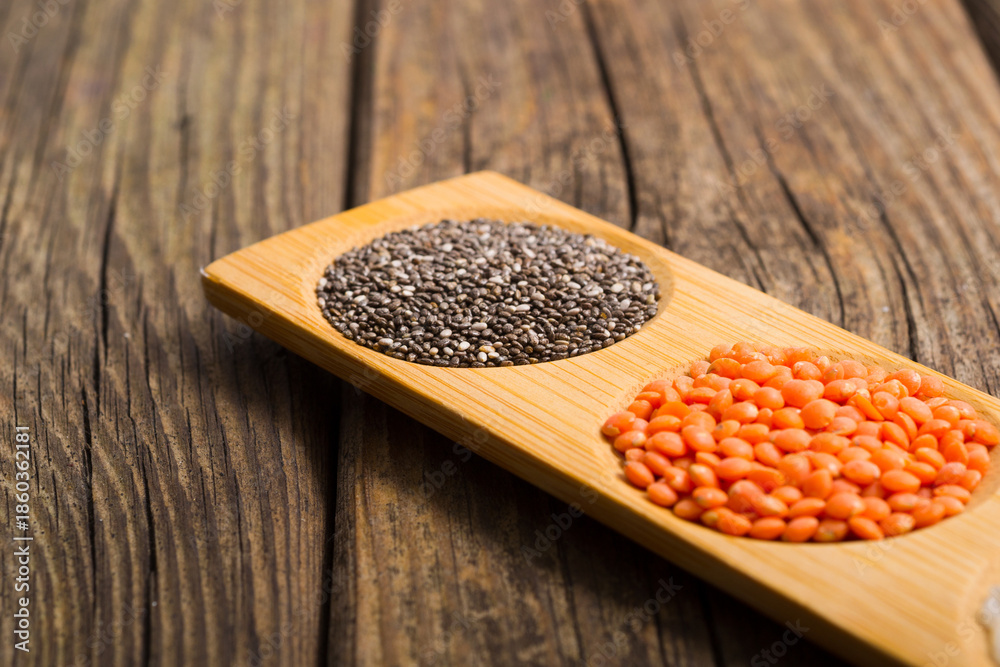 white rice, red lentil, chia seeds, old wooden table の Stock フォト ...