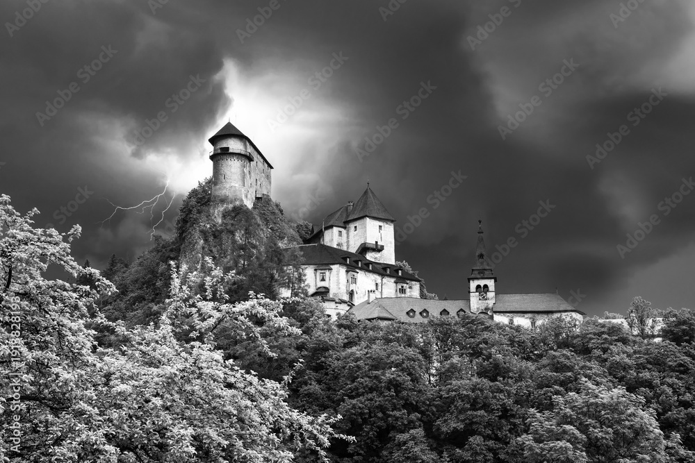 Foto stock di „Orava Castle in Slovakia at night, famous filming ...