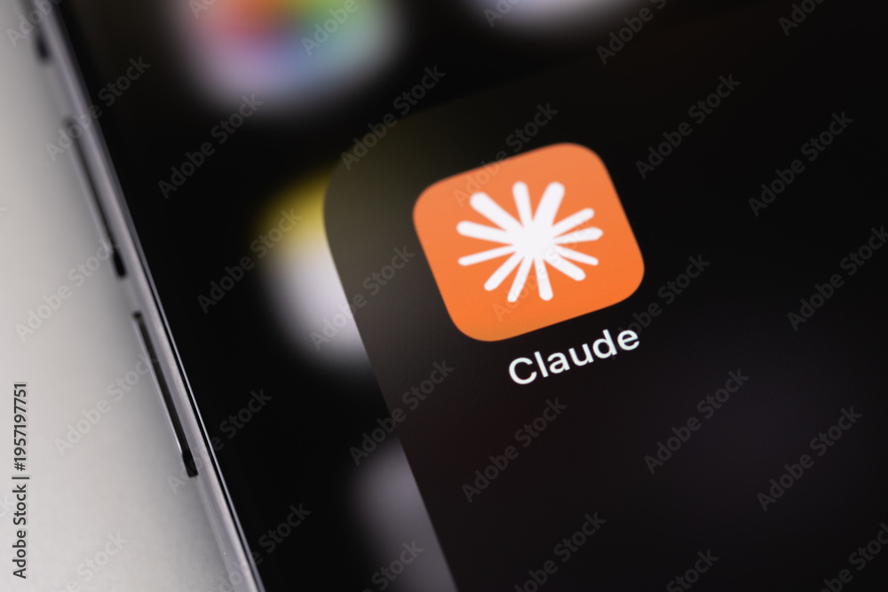 Photo Stock Claude by Anthropic mobile app icon on a screen smartphone ...