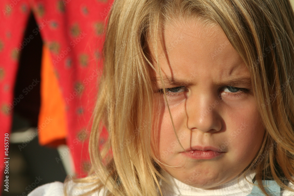 enfant boude Photos | Adobe Stock