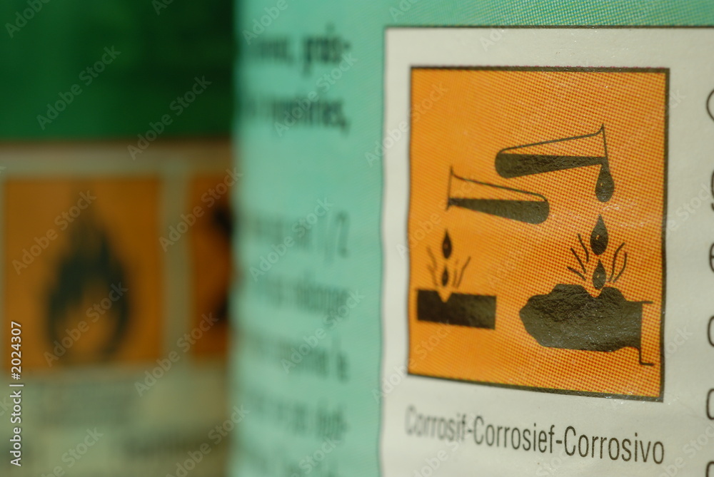produit corrosif Photos | Adobe Stock