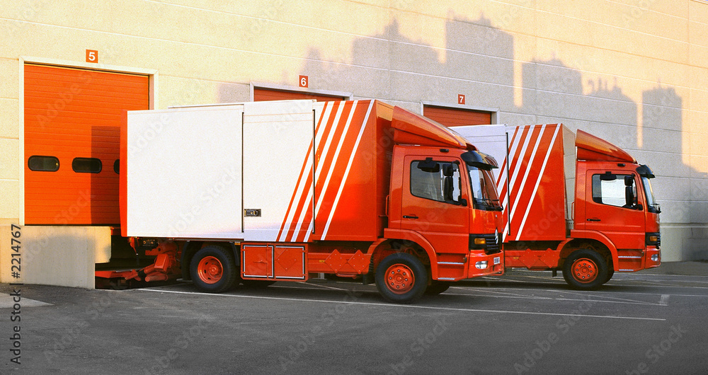 camions de livraison à quai Stock Photo | Adobe Stock