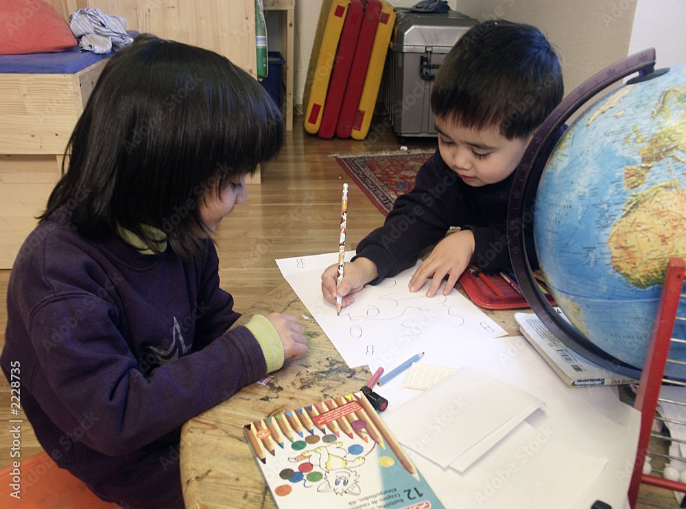 kinder beim malen Stock Photo | Adobe Stock