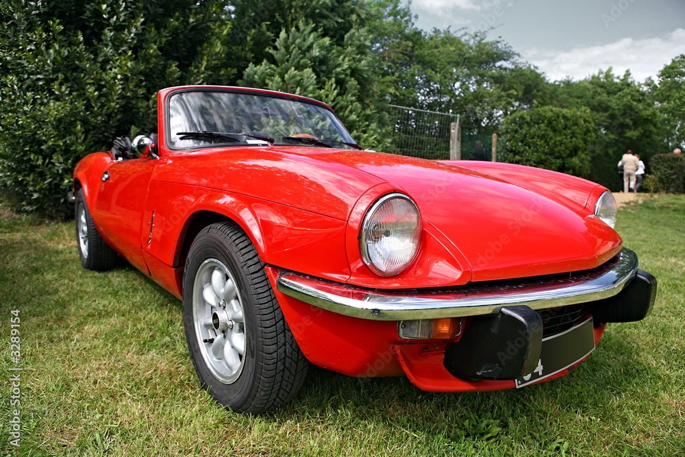 voiture de collection rouge Photos | Adobe Stock