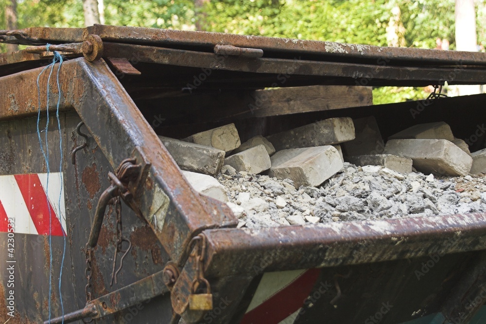 Schuttcontainer Stock-Foto | Adobe Stock