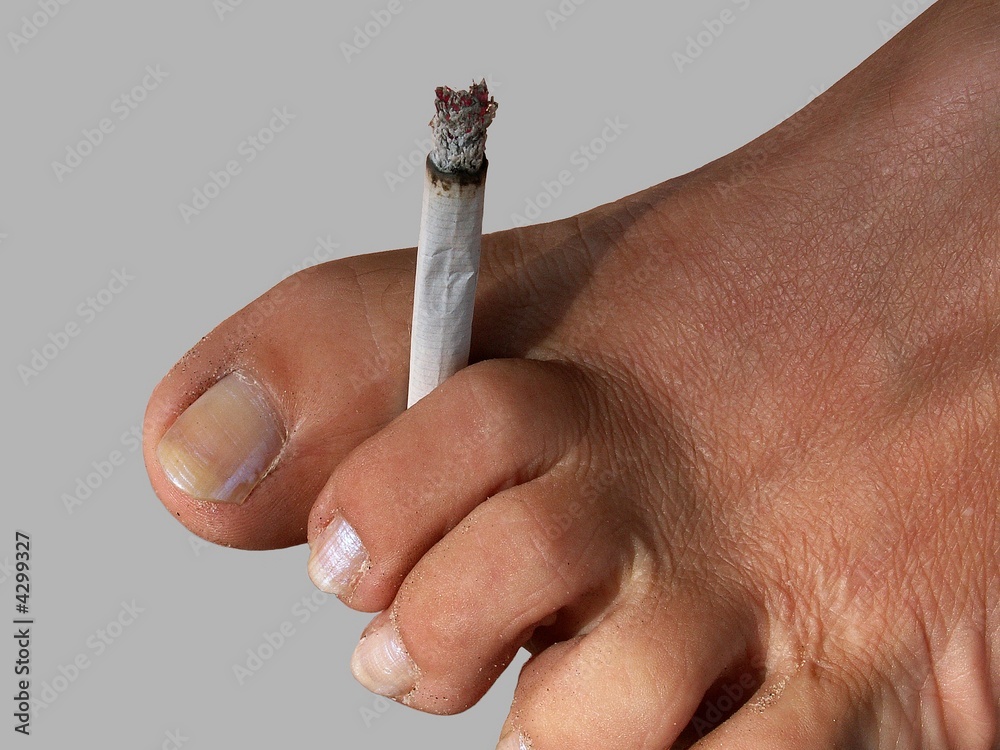 raucherfuss Stock-Foto | Adobe Stock