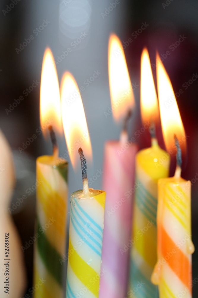 bougies d'anniversaire Stock Photo | Adobe Stock
