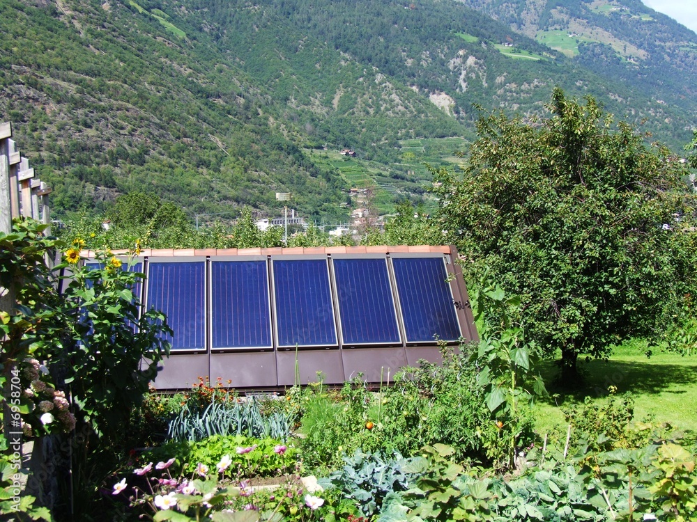 Solaranlage im Garten Stock-Foto | Adobe Stock