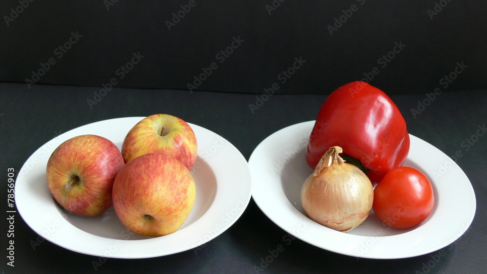 Obst vs. Gemüse Stock-Foto | Adobe Stock