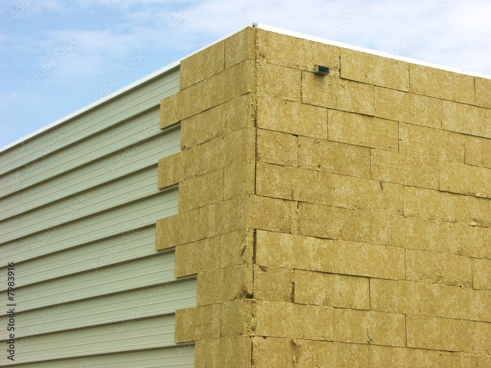 isolation d'un bâtiment en construction Stock Photo | Adobe Stock