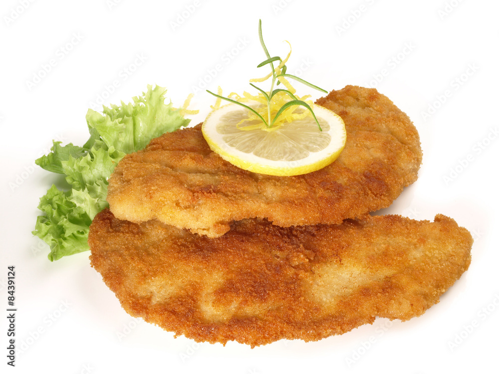 Panierte Wiener Schnitzel mit Zitrone Stock Photo | Adobe Stock