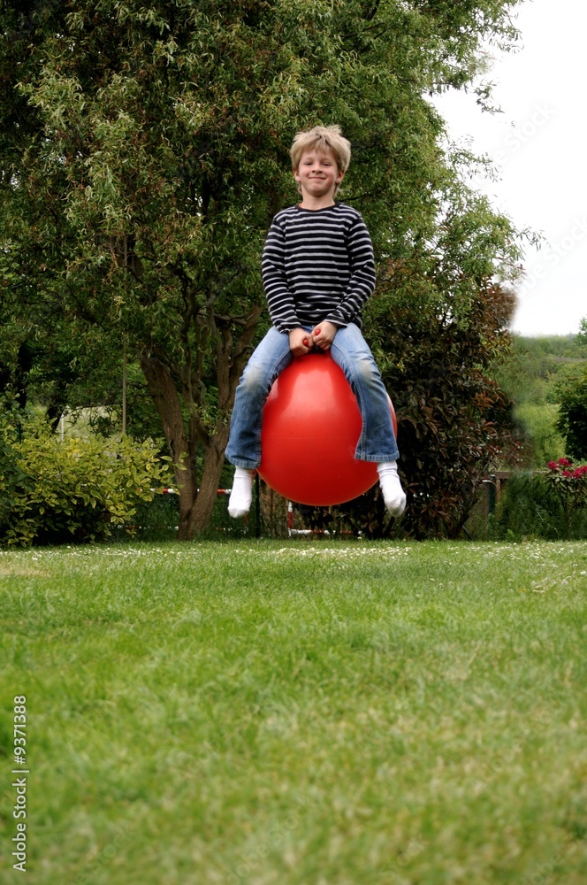 Hüpfball Stock-Foto | Adobe Stock