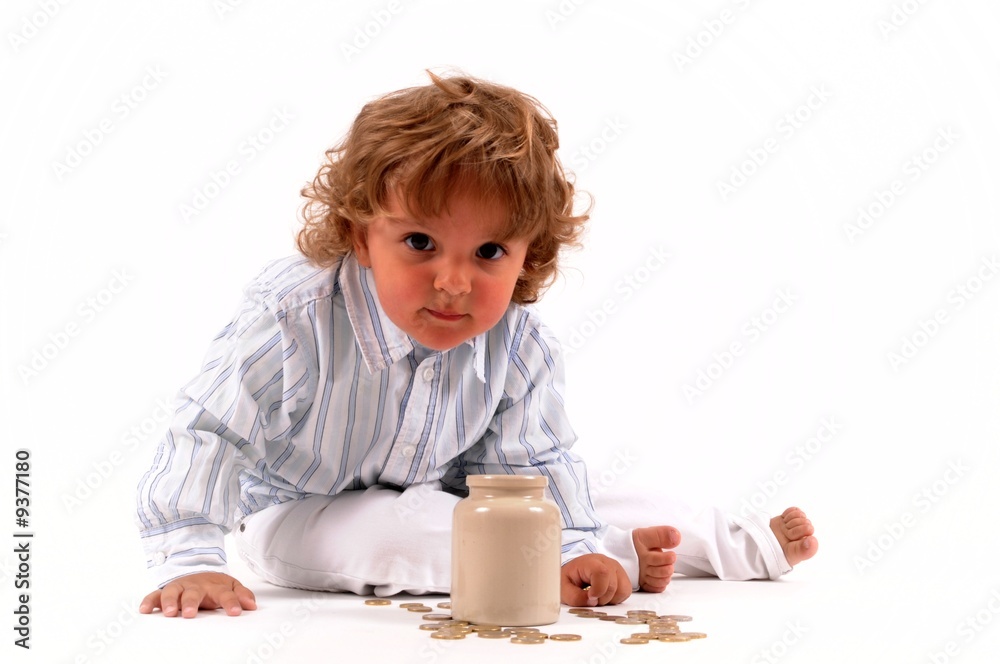 Kind beim Geld Zählen Stock-Foto | Adobe Stock