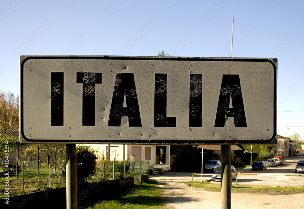 Cartello del confine italiano ภาพถ่ายสต็อก | Adobe Stock