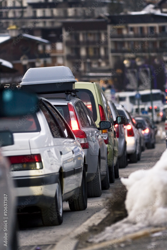 bouchons de voitures au ski retour des pistes vacances d' hiver Stock ...