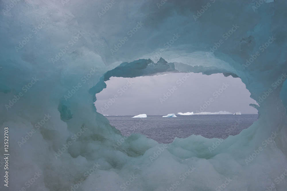 Eisberg mit Fenster Stock Photo | Adobe Stock