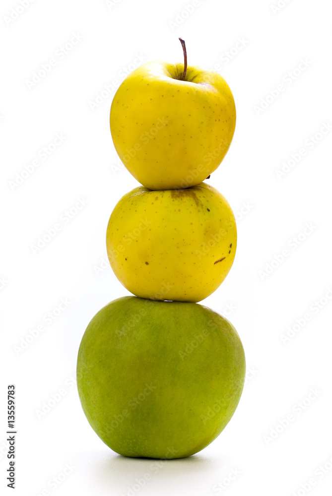 fruits - image de trois pommes en équilibre sur fond blanc Stock Photo ...