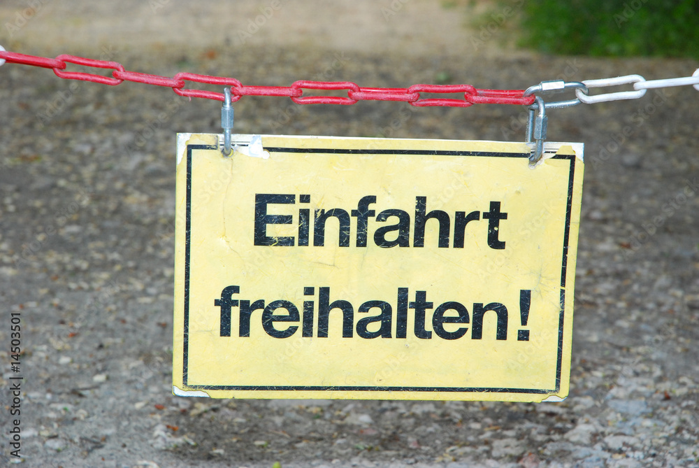 Einfahrt freihalten Stock-Foto | Adobe Stock