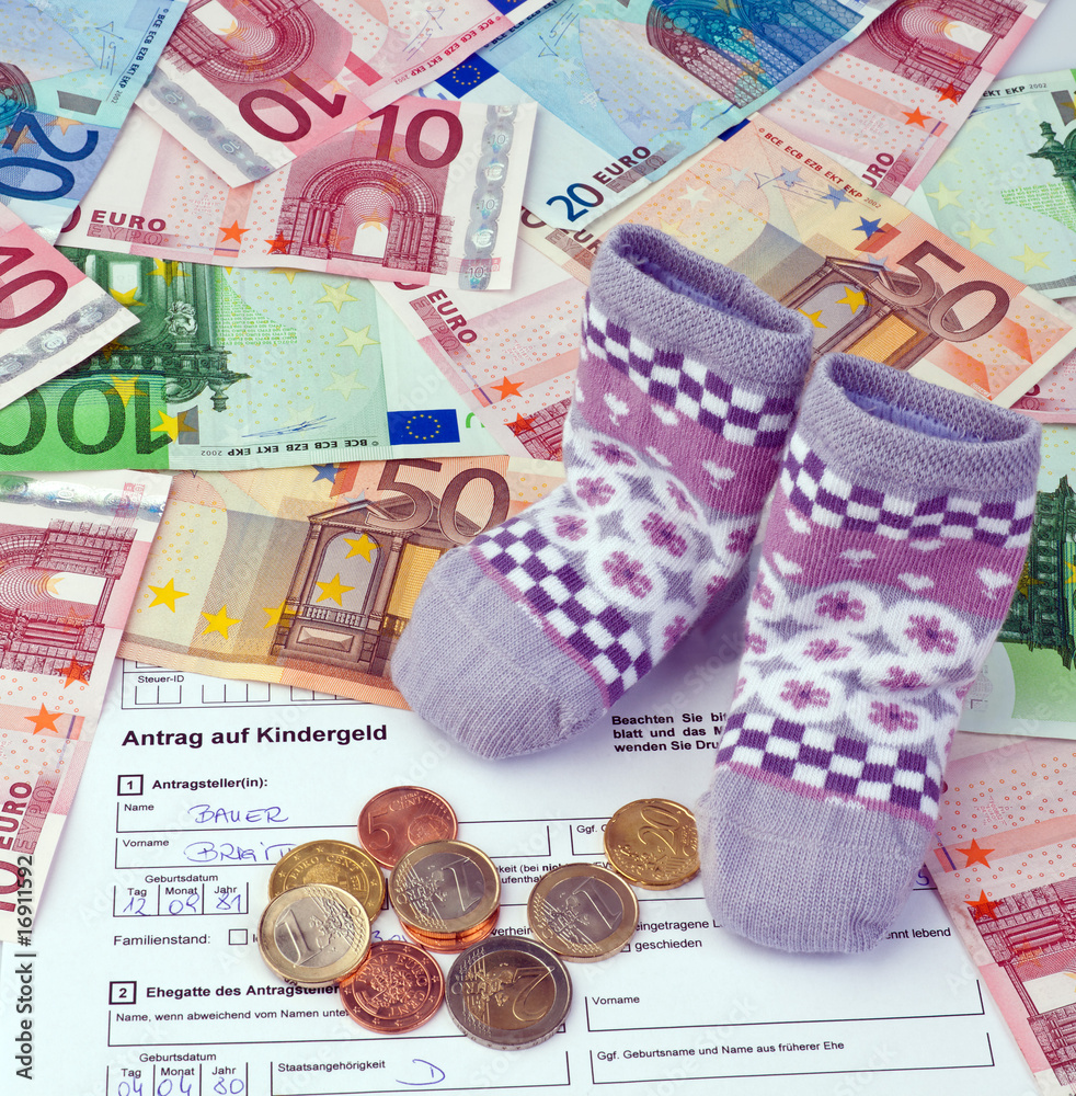 Antrag auf Kindergeld in Deutschland Stock Photo | Adobe Stock