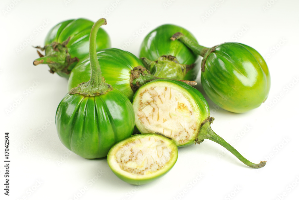 Jiló aberto fundo branco Stock Photo | Adobe Stock