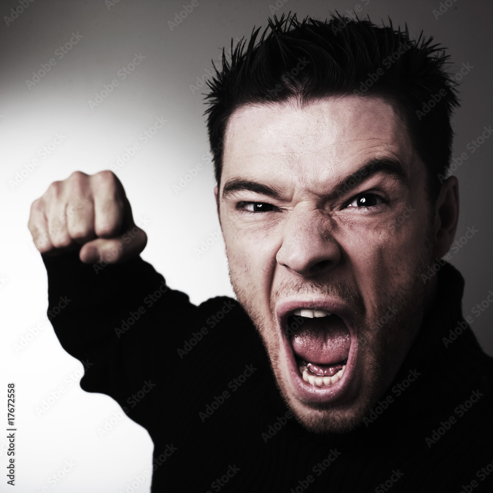 jeune homme furieux violence Photos | Adobe Stock