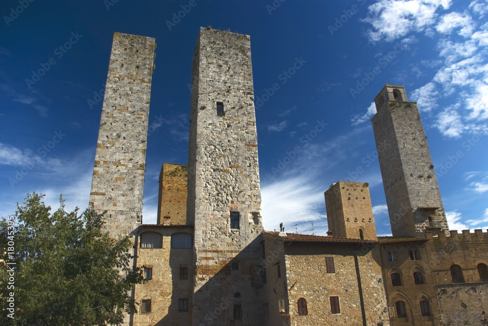 Toscana, San Gimignano, le antiche torri medievali Stock Photo | Adobe ...