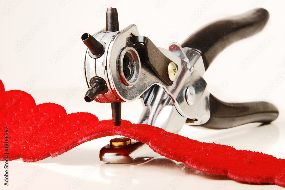 Löcher stanzen Stock-Foto | Adobe Stock