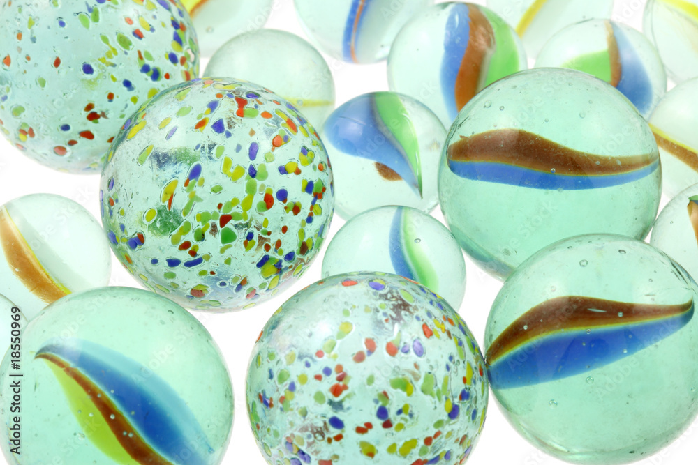 billes agates verre fond blanc Photos | Adobe Stock