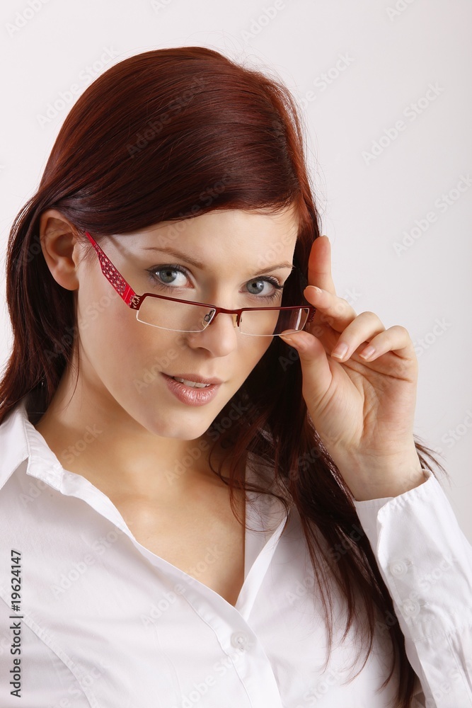 Junge Frau mit Brille Stock-Foto | Adobe Stock