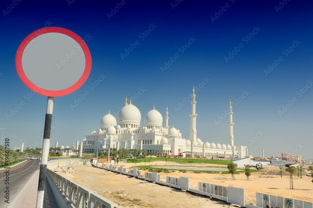 Scheich Zayed Moschee in Abu Dhabi I Stock Photo | Adobe Stock