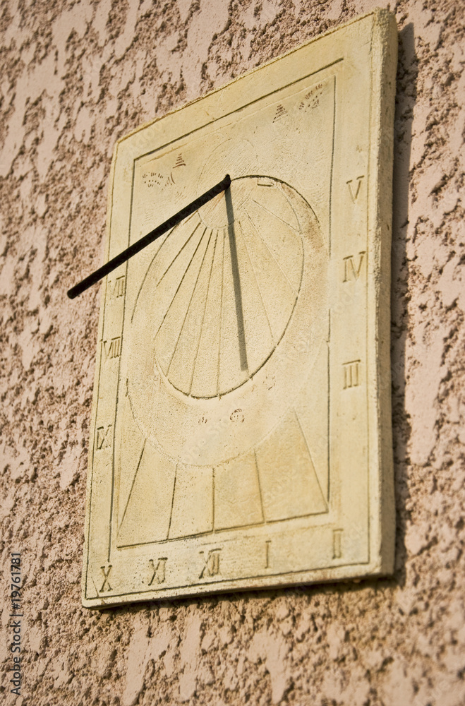 cadran solaire mural Photos | Adobe Stock