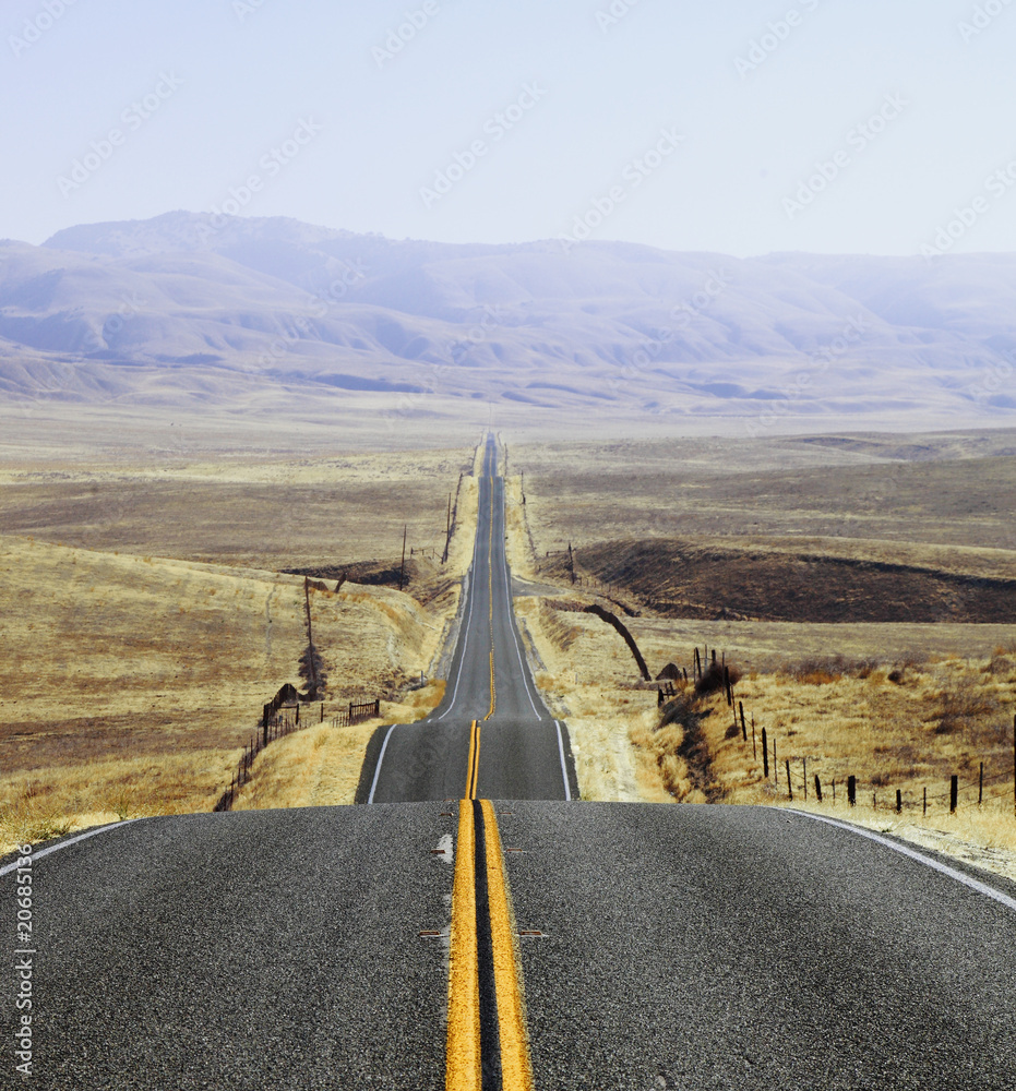 Zdjęcie Stock: The American road and fencings in prairie | Adobe Stock