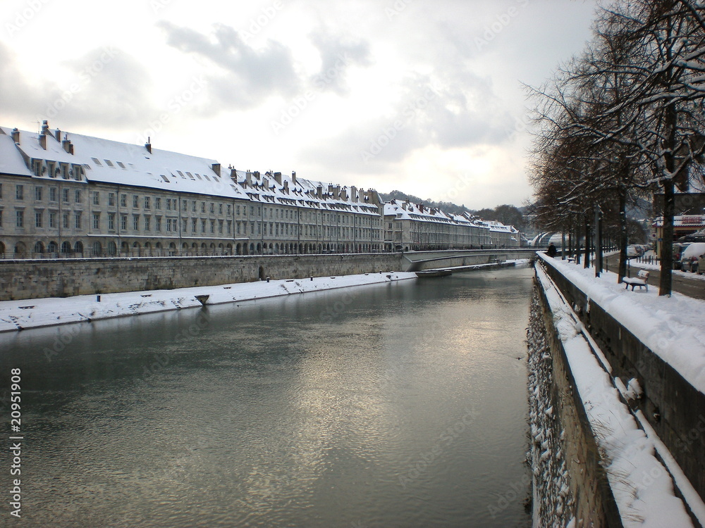 Quais de Besançon sous la neige Photos | Adobe Stock