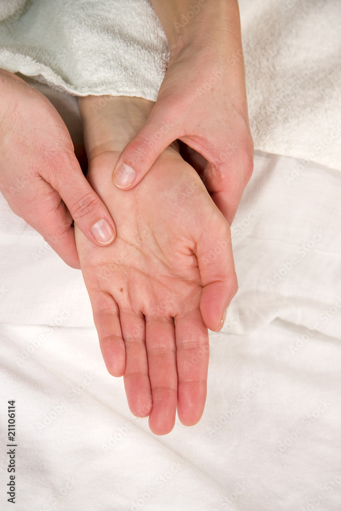 Handreflexzonenmassage - Handwurzel und Handkante Stock-Foto | Adobe Stock