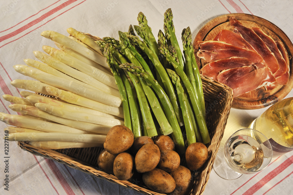 Foto de Spargelgericht, Spargelsaison, Stangenspargel, Spargel essen do ...