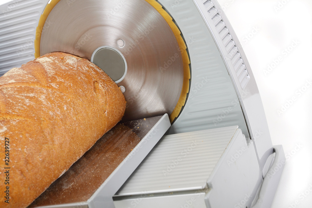 Frisches Brot schneiden Stock-Foto | Adobe Stock